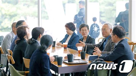 유인촌 장관 한글박물관 직원들과 간담회 뉴스1