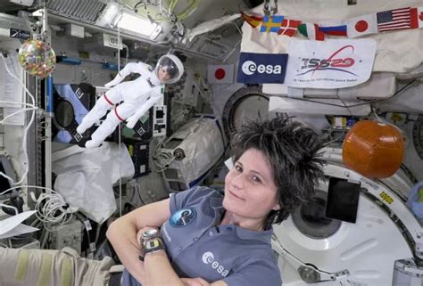 Space Stations Italian Commander With Lookalike Barbie Tells Girls