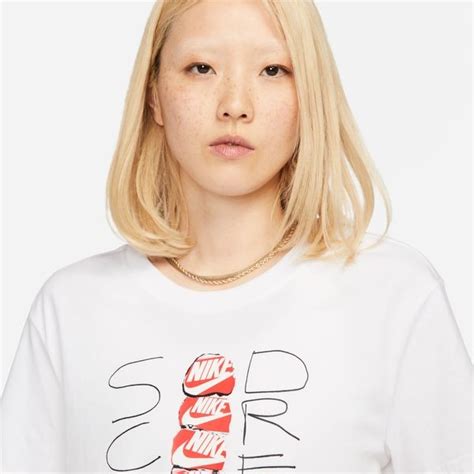 スポーツアパレル レディース一般アパレル Tシャツ・プラシャツ・ポロシャツ 半袖の【即出荷】【ネコポス送料無料】ナイキ Tシャツ 半袖