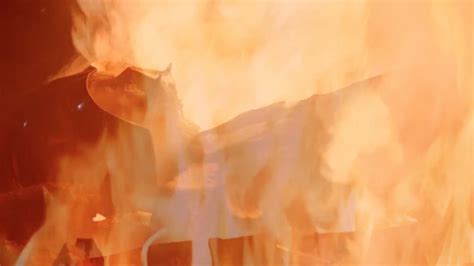 Five Hours Of Darth Vaders Burning Corpse Will Replace Your Yule Log