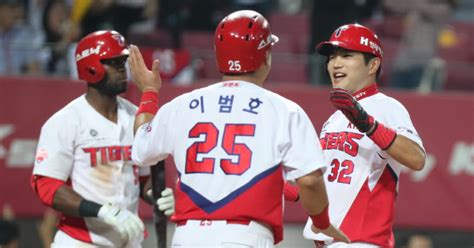 살아난 Kia 타선 두산 꺾고 35게임차 선두