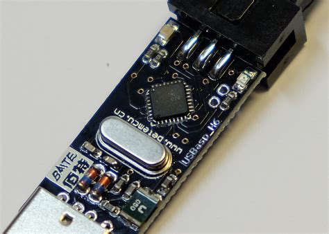 Gros Plan Sur Le Programmateur USBasp H De Betemcu