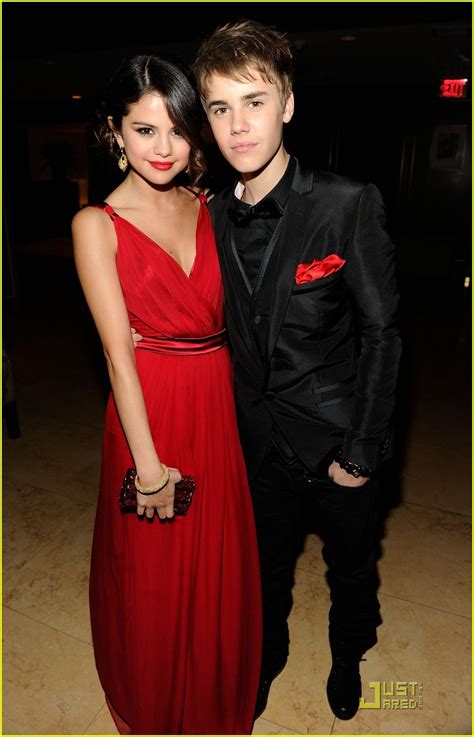 Justin Bieber Selena Gomez Holding Hands At Oscar Party Photo 2523949 2011 Oscars Justin