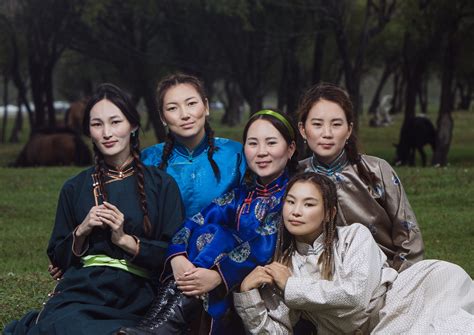 “ЗАЛУУ НАСАА ХАМТ ҮРЭХ ШАЛТГААН” СЭТГҮҮЛ ХУДАЛДААНД ГАРЛАА Humanz