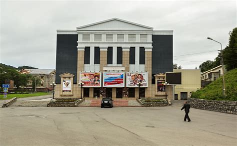 페트로파블로프스크 캄차스키의 캄차카 드라마 및 코미디 극장 0명에 대한 스톡 사진 및 기타 이미지 0명 관광 도시 경관 Istock