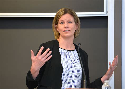 Depaul Dba Prepares Business Professionals For Academia Depaul