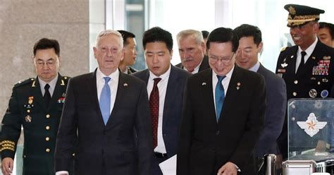 한·미 국방장관 회담앞두고 미소띤 송영무 장관