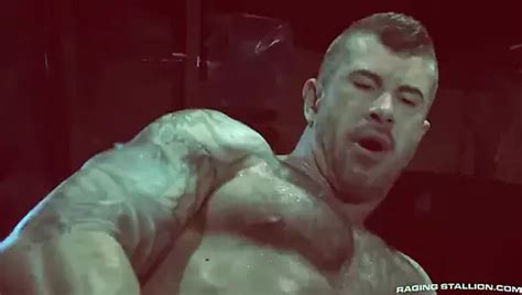 vídeos gay de cabina glory hole 99 xhamster