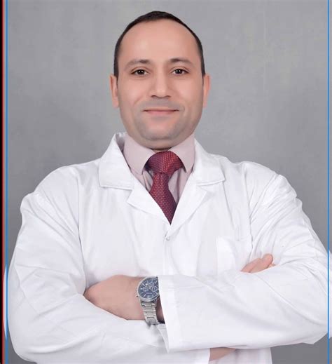 الدكتور محمود يوسف إستشارى الباطنة والجهاز الهضمي والمناظير