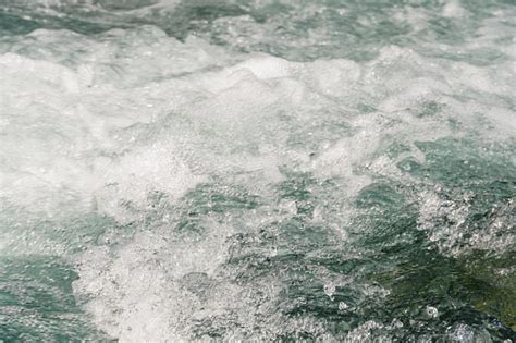 Photo Libre De Droit De Eau Bouillonnante Bleue De Fleuve De Montagne