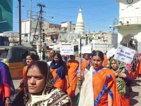 Health Workers Took Out A Rally On World Cancer Day Made People Aware