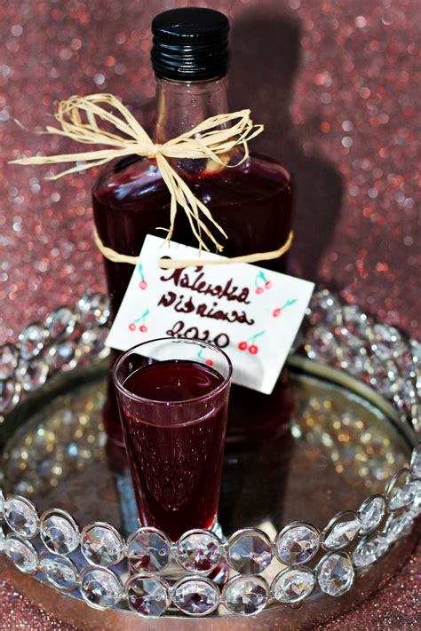 Nalewka wiśniowo miodowa na brandy przepis PrzyslijPrzepis pl
