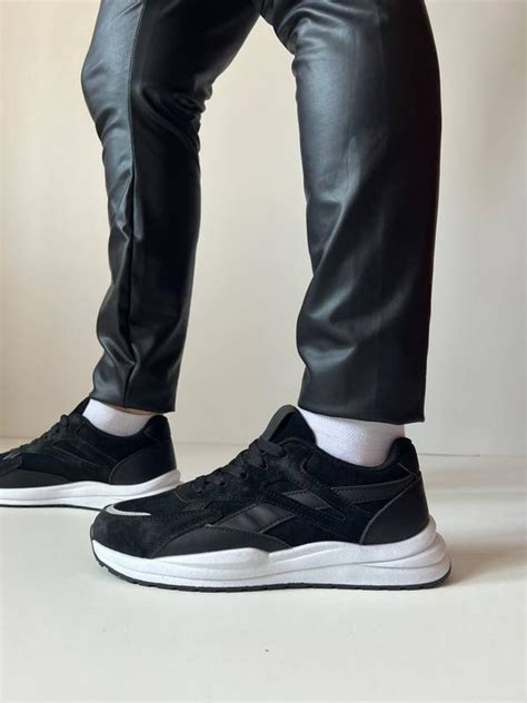 Стильні жіночі кросівки — ціна 3650 грн у каталозі Кросівки Купити