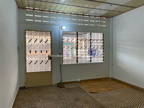 មានផ្ទះជាន់លើសម្រាប់ជួលនៅក្បែរផ្សារសេរីភាព បែមុខផ្លូវធំ តំលៃ 120 00 ក្នុង អូរឫស្សីទី ៣ ៧មករា