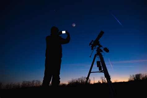 Photograph The Moon With Your Smartphone Camera
