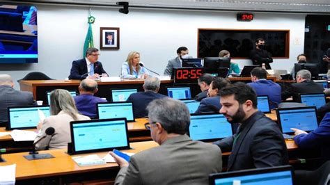 Comissão na Câmara aprova texto base da PEC dos Benefícios ContraFatos
