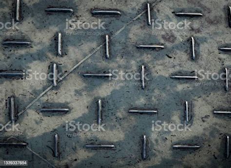 다이아몬드 패턴 페리의 금속 다이아몬드 플레이트 강철 바닥의 질감 오래된 금속 바닥 배경 0명에 대한 스톡 사진 및 기타 이미지