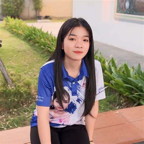 อุ๋งอิ๋ง สาวน้อยเพชรบ้านแพง