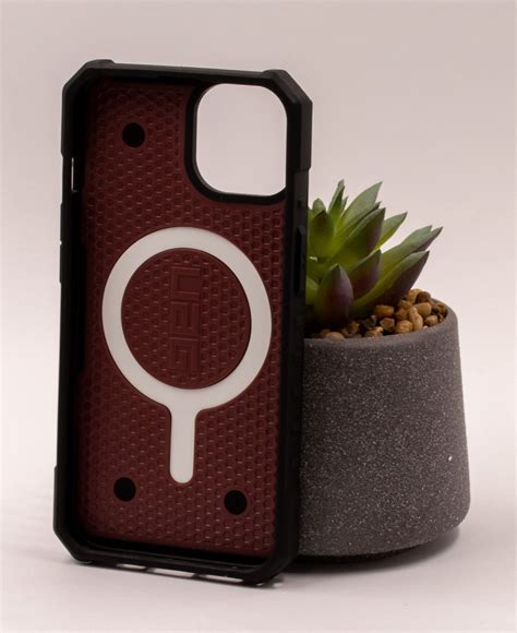 Противоударный чехол UAG для IPhone 14 burgundy. Аксессуары оптом в ...
