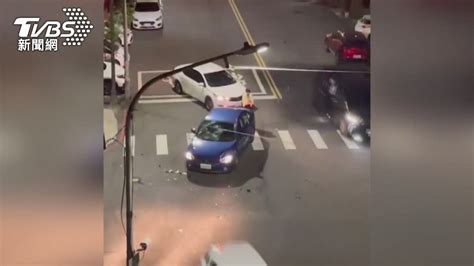 遭7車攔車狂砸！駕駛還被強行帶上車 同車女友人嚇壞 Yahoo奇摩汽車機車