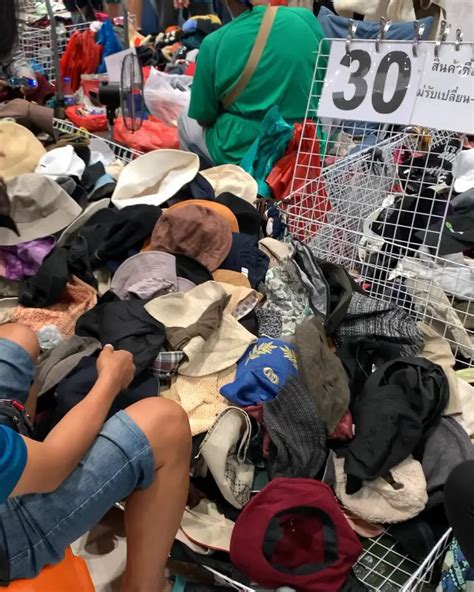 ไปตลาดมือสองที่พันธุ์ทิพย์ อย่าลืมพกสิ่งนี้ แกลเลอรีที่โพสต์โดย Cyncindx Lemon8