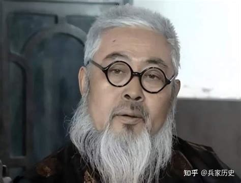《亮剑》中，丁伟的毕业论文为何刚说到关键处，就被人打断了？ 知乎