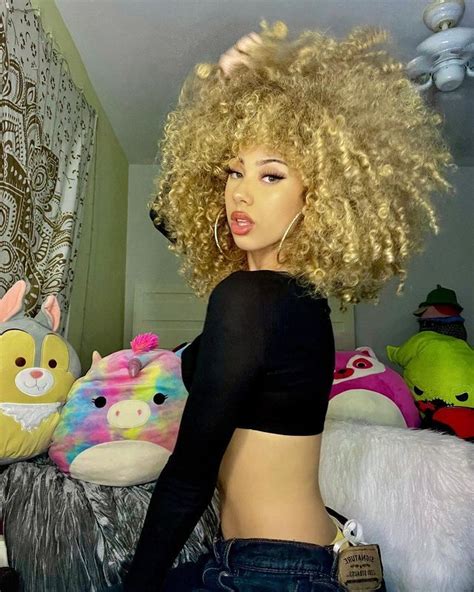 𝗽𝗶𝗻 𝗯𝘂𝘁𝘁𝗲𝗿𝗰𝘂𝗽𝗰𝗹𝗼𝘂𝗱𝘀 In 2024 Mixed Curly Hair Pretty Girl Swag