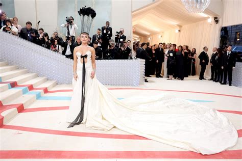 2023 Met Gala 全紅毯：宋慧喬、blackpink Jennie如何詮釋她們心中的老佛爺？ Popbee