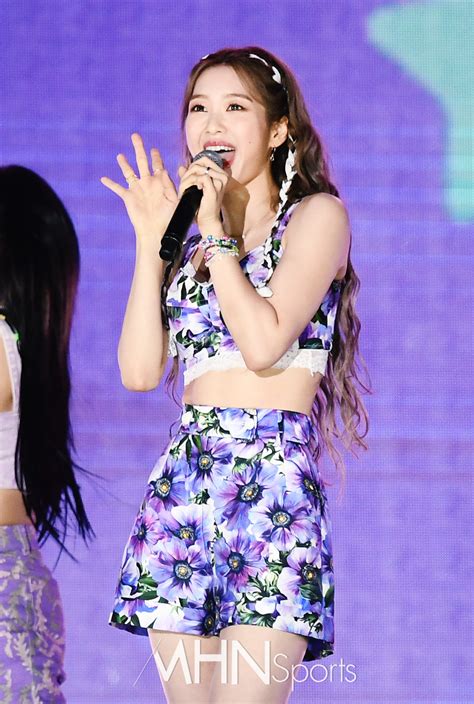 오마이걸 지호 밝은 에너지 포토