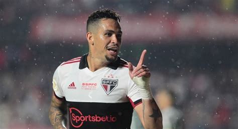 Luciano Chega A 50 Gols Com A Camisa Do São Paulo Esportes R7 Futebol