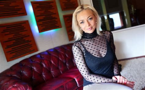 Dainininkė Mia dėl smurto kreipėsi į policiją tie kurie turi saugoti