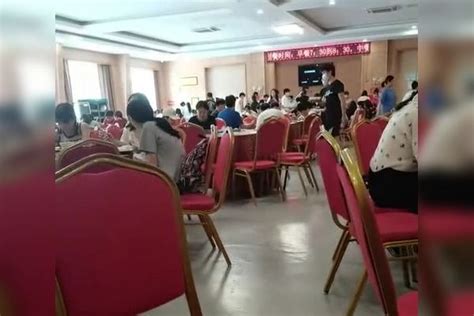 学校食堂怎么席里席气的，迈进门的那一刻每一秒都在错觉席里错觉