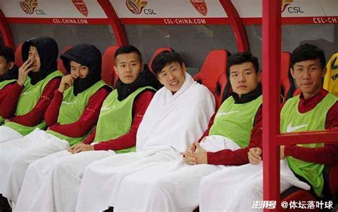 离开恒大后又会踢球了，34岁边后卫内切轰出超级世界波，牛澎湃号·湃客澎湃新闻 The Paper