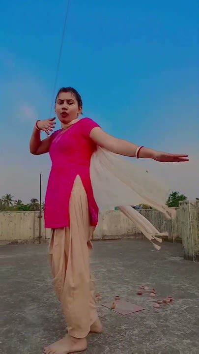 Mujhko Jo Ho Gaya Hai Shorts Hindisong Girl Dance Youtube