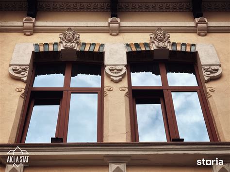 Un imobil impozant decorat cu zeități mitologice se vinde cu peste 1
