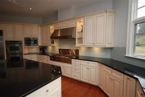 Modern Kitchen Glass Backsplash