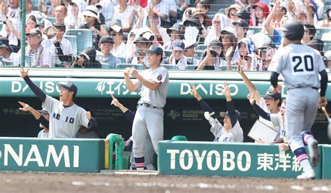 ＜慶応義塾・土浦日大＞ 6回1死三塁、大村の適時打に沸く慶応ナイン（撮影・大森 寛明） ― スポニチ Sponichi Annex 野球