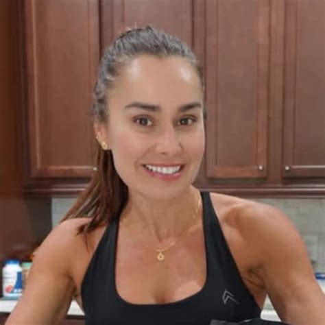 This Glutes And Hamstrings Workout With Dumbbells Will Sculpt