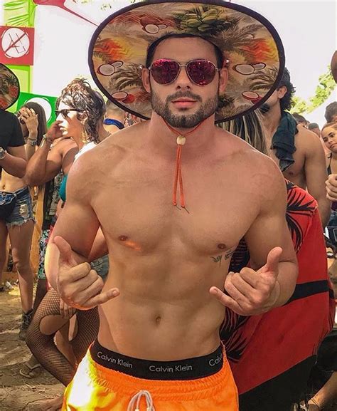 Pin em Looks Masculinos Inspiração