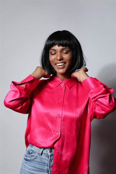 How To Cut A Bob Cutting A DIY Bob Hairstyle On Yourself