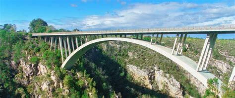 Bungeejumpen Vanaf De Bloukransbrug In Zuid Afrika Travelvalley