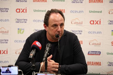 Rogério Ceni elogia atuação do Bahia em goleada contra o Corinthians