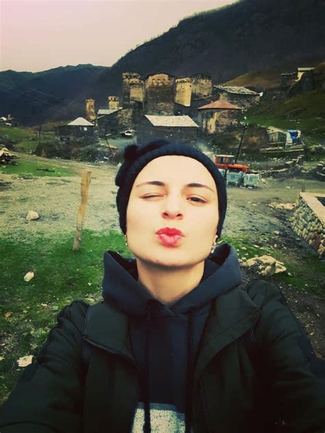 უშგული•ushguli გახედე გაღმა რარიგ შვენის მთებს ნისლთა ჯარი ფიანდაზად რომ ეფინება ხშირად