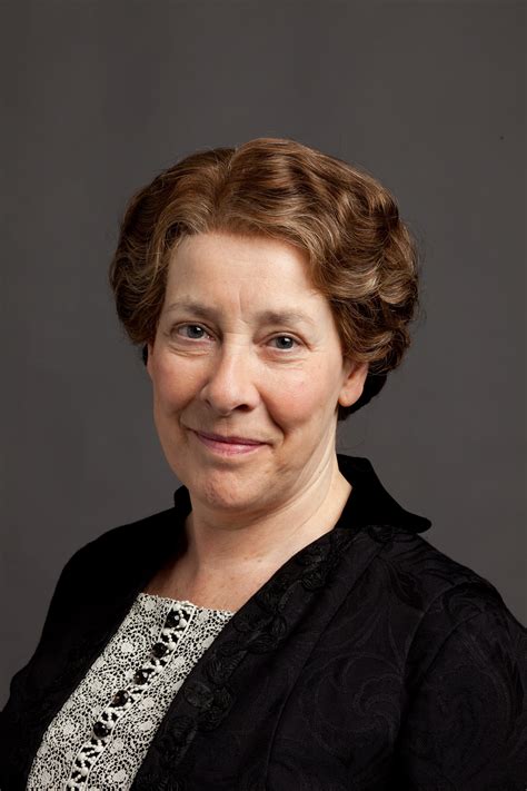 Downton Abbey S3 Phyllis Logan As Mrs Hughes Downton Abbey Downton Abbey Cast Phyllis Logan