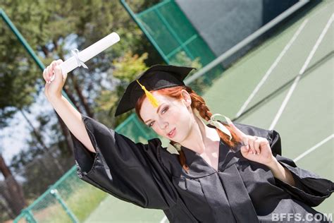 🎓 تاسیس اولین دانشگاه سکس ایده برای عکاسی مراسم فارغ التحصیلی بخش دختران