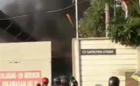 Pabrik Plastik Di Demak Terbakar Kerugian Ditaksir Miliaran Rupiah