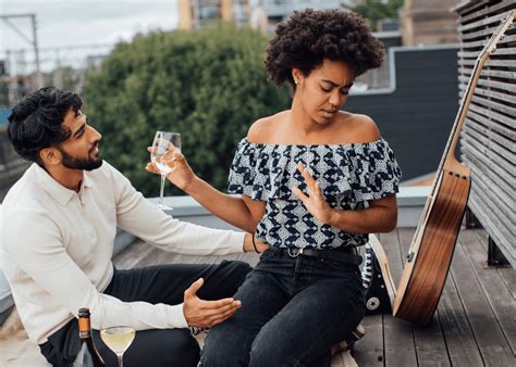 Red Flag Alert 6 Signs Your Partner Is Cheating On You Honeycombers