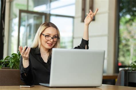 Premium Photo Business Woman Makes Videoconference While Sitting At