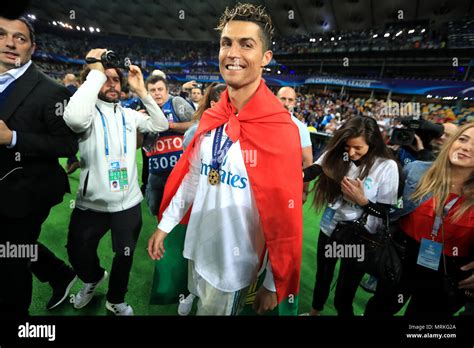 Von Real Madrid Cristiano Ronaldo Feiert Den Gewinn Der Uefa Champions