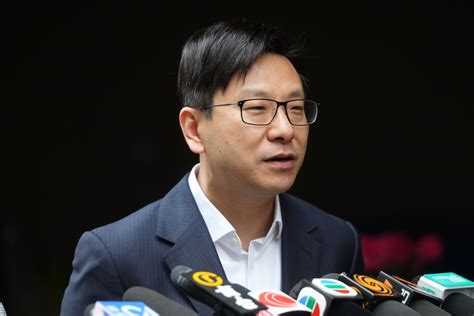 夏寶龍訪港︱視察深水埗社區客廳 孫玉菡︰夏讚揚政策「實實在在」 值得推廣至全港各區